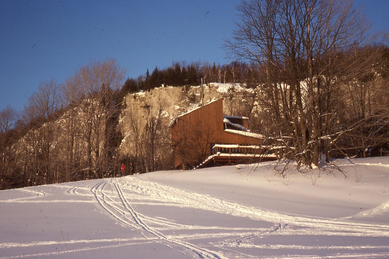 Cabin by the Cliff - Rrampt.